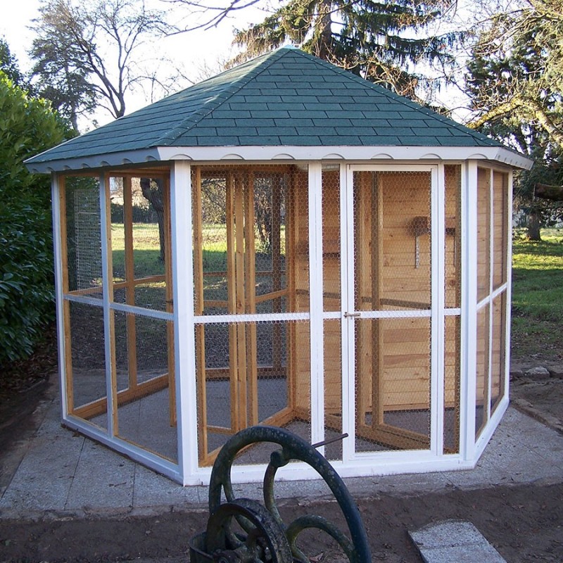 Volière hexagonale très grande taille 9.60m² avec sas d'entrée et toit ...